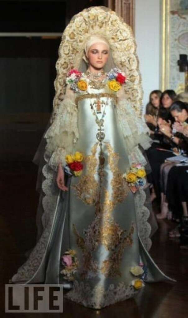 25 roupas ridículas de passarelas que você não teria coragem de usar