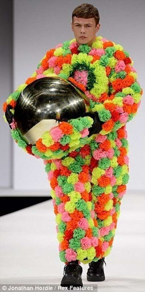 25 roupas ridículas de passarelas que você não teria coragem de usar